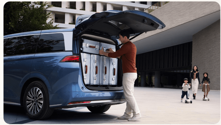 BYD Xia Review: Innovative Features in the MPV Segment